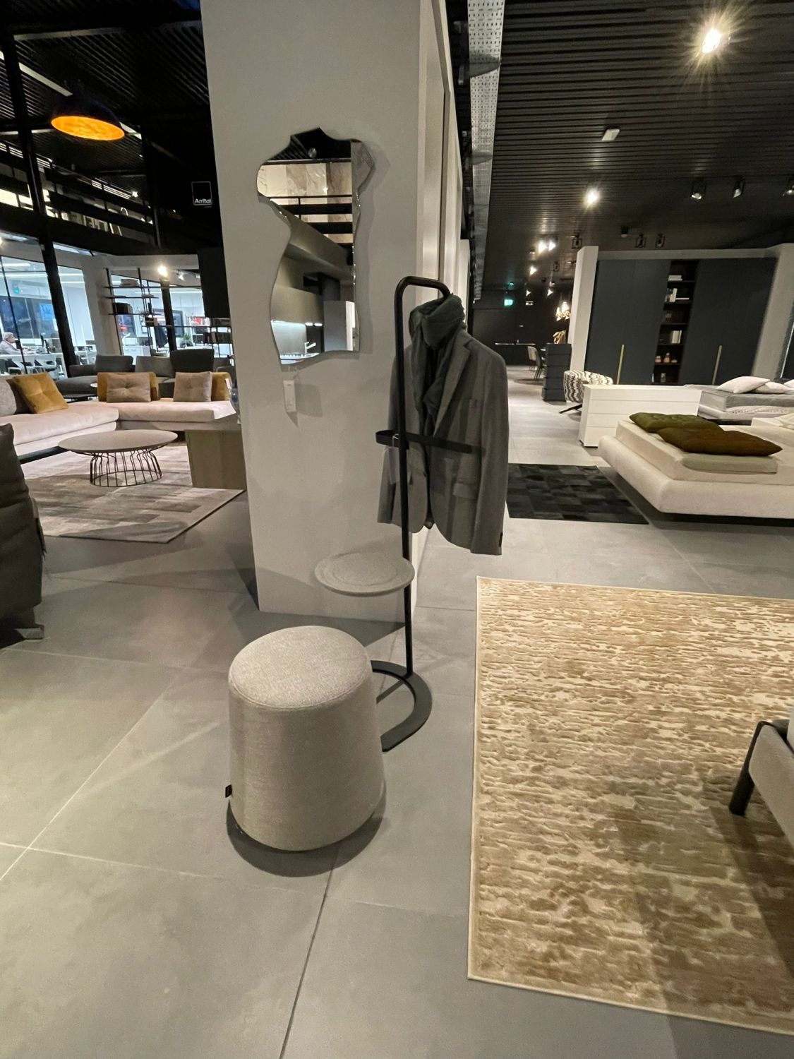 Hanger Zoe Bolzan - Prompt delivery - Opportunity